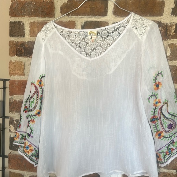 fig and flower | Tops | 93 Fig And Flower Womens Xl Embroidered White ...